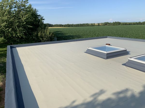 3 avantages de la membrane PVC pour toiture - AJ Toiture - Cernay